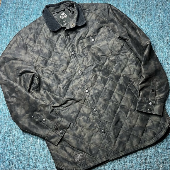 Vans | Jackets & Coats | Vans Mountain Edition Quilted Jacket In Camo ...